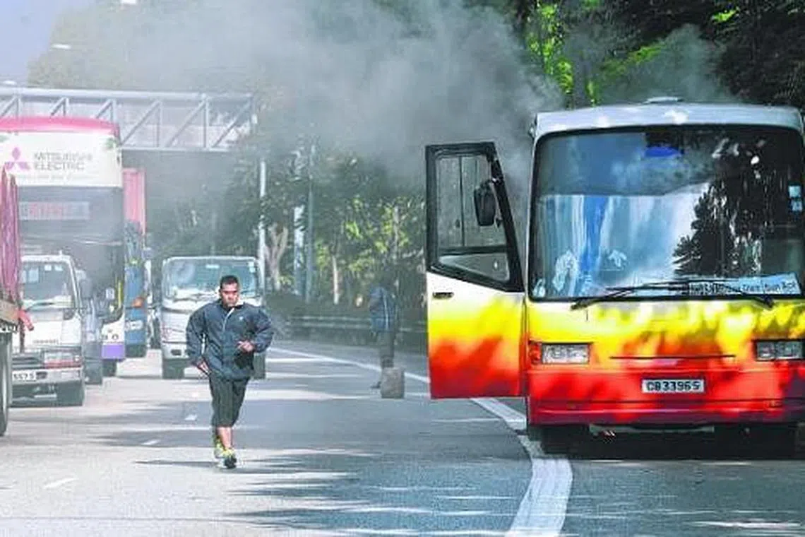 Bas terbakar panggil bomba!, Berita Singapura - Beritaharian.sg