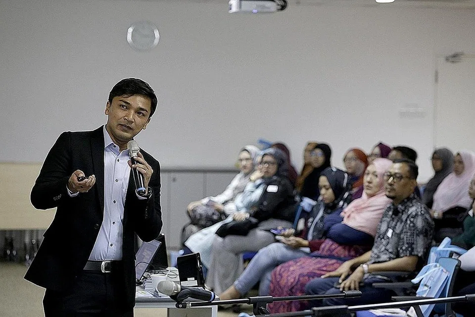 Podcast boleh bantu guru ajar bahasa Melayu, Berita Singapura ...