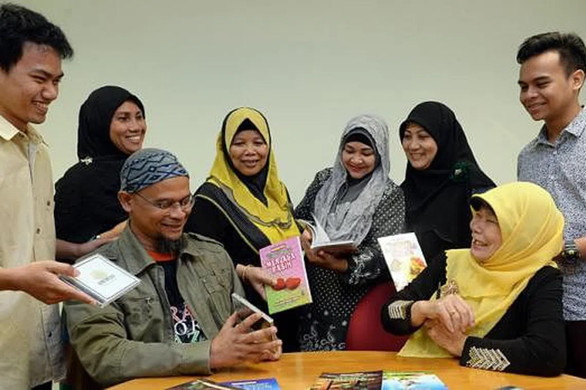 Puisi buat halwa mata dan telinga, Berita Singapura - Beritaharian.sg