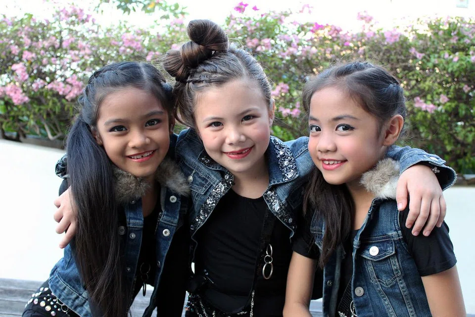 Bekas ratu cantik cilik bersatu sebagai penyanyi, Berita Gaya Hidup ...