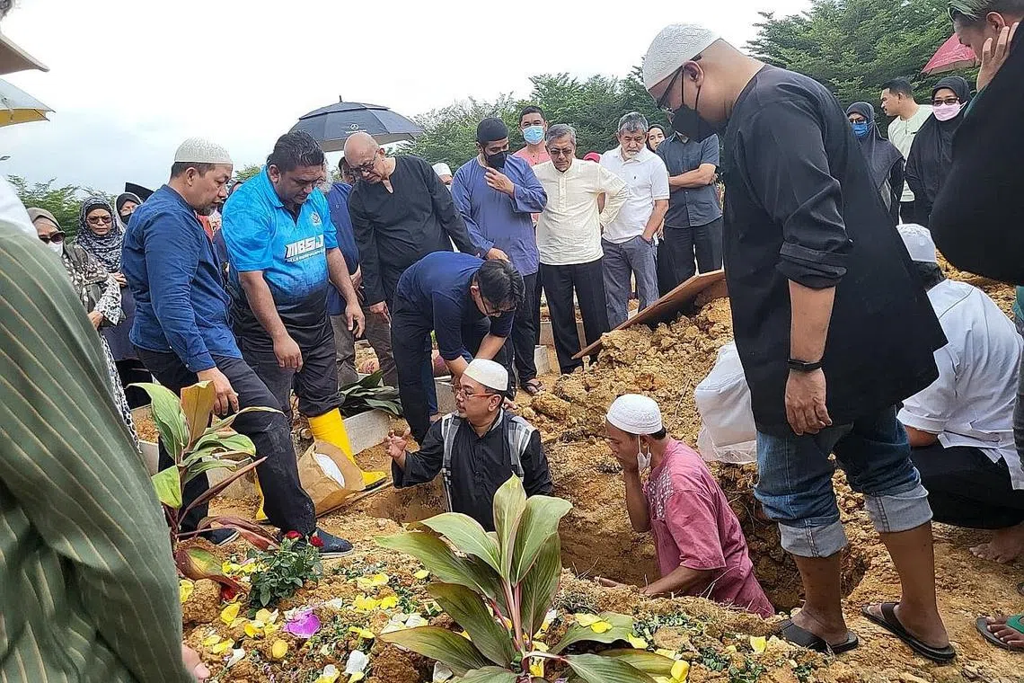 Julie Sudiro penyanyi berdisiplin, tidak lokek kongsi ilmu, Berita Gaya ...