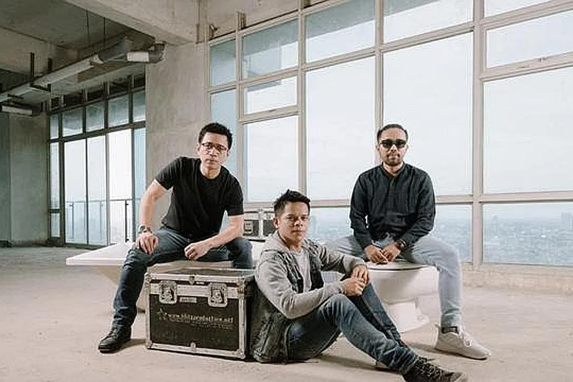 'Gerimis Mengundang' dinyanyi semula band Indo, Berita Gaya Hidup ...