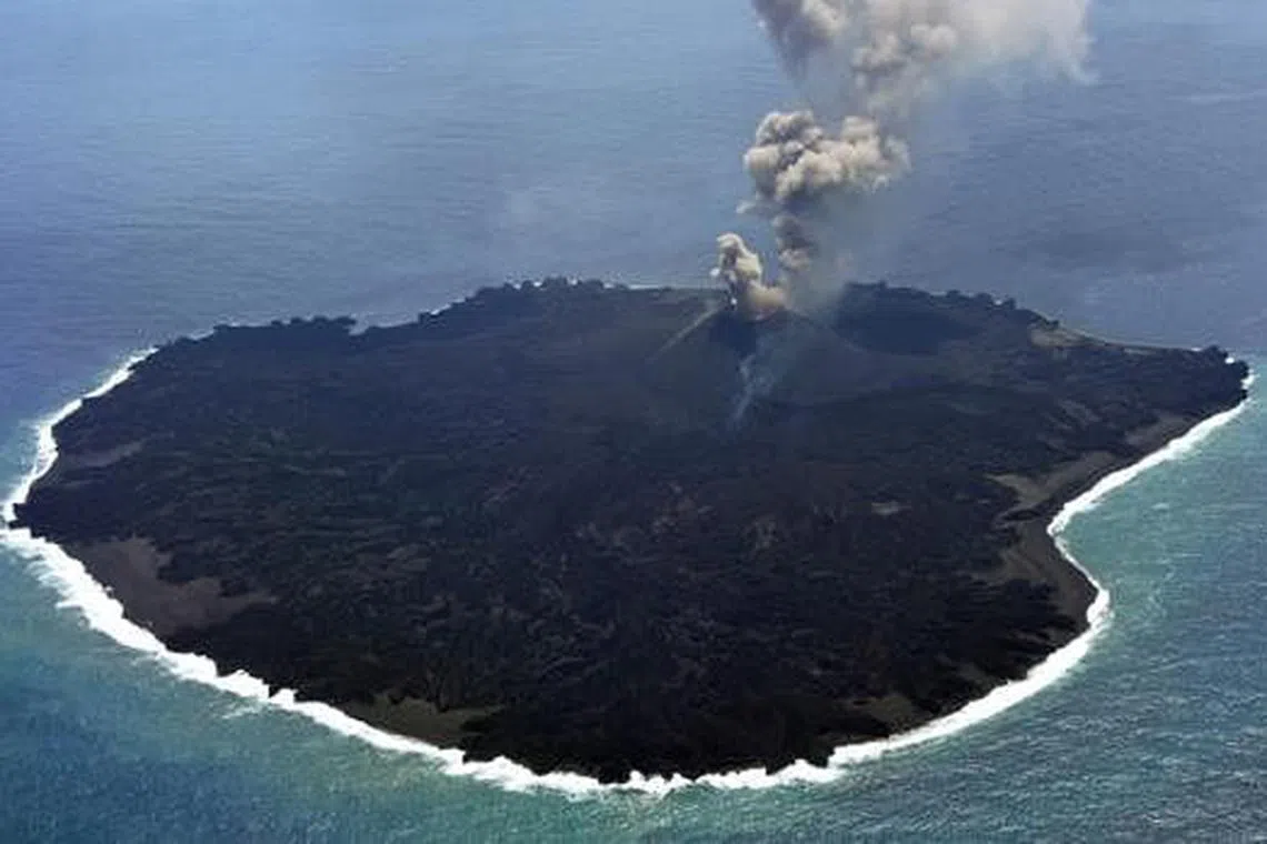 Pulau baru muncul hasil ledakan gunung, Berita Dunia - Beritaharian.sg