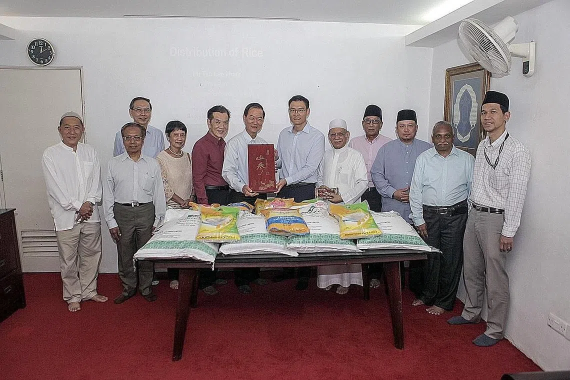 Badan agama Buddha sumbang beras sempena Ramadan, Berita Singapura ...