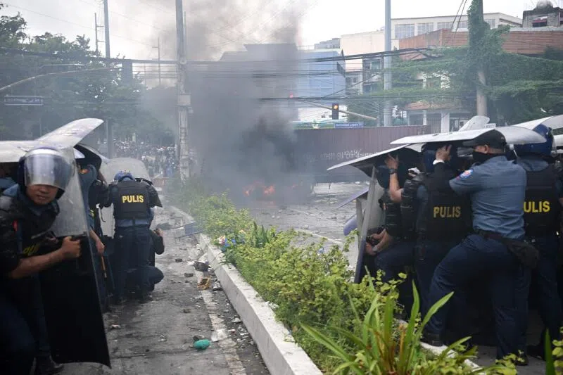 Thousands rally in the Philippines as anger builds over flood graft ...