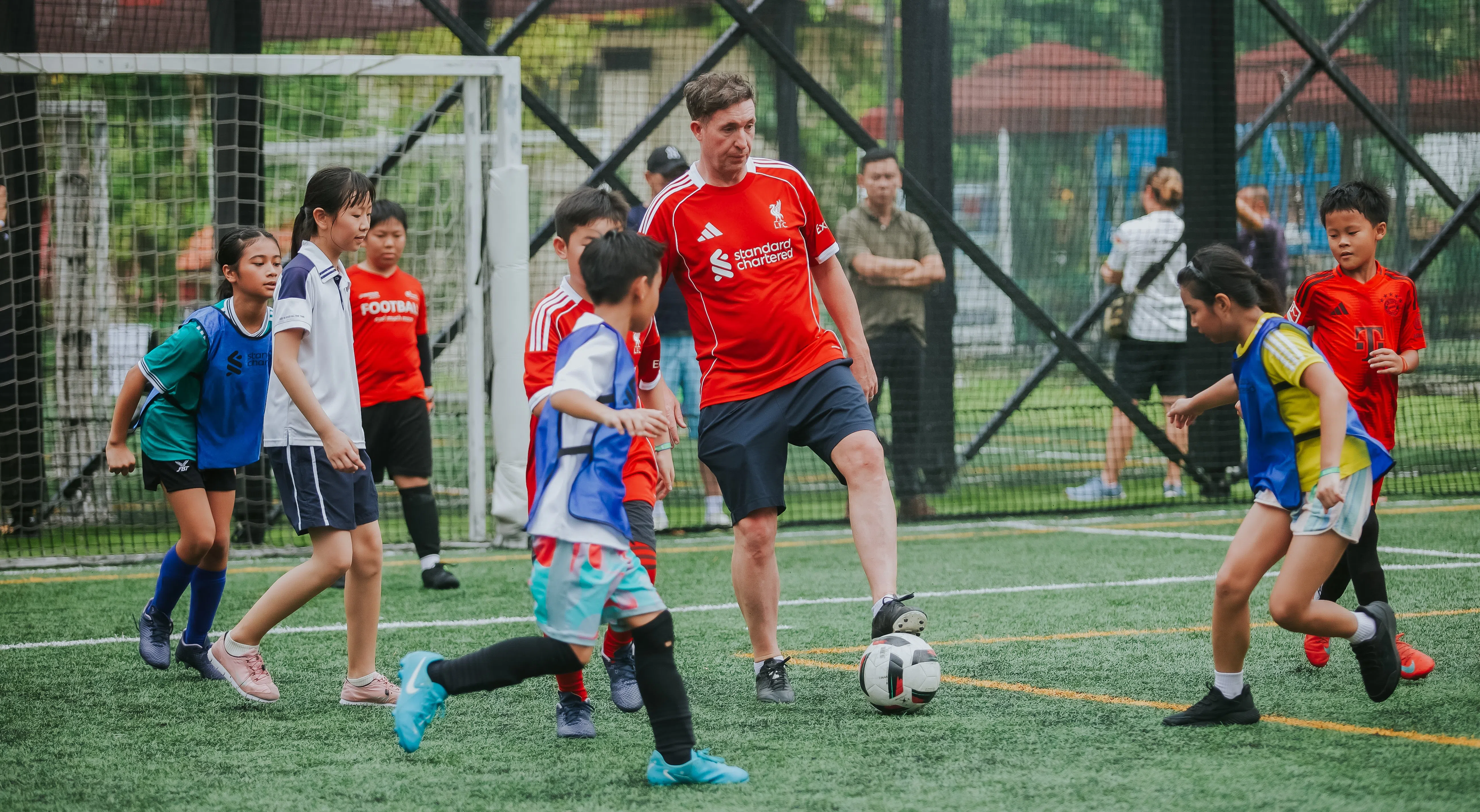 StanChart organises football clinic with Robbie Fowler - The Business Times