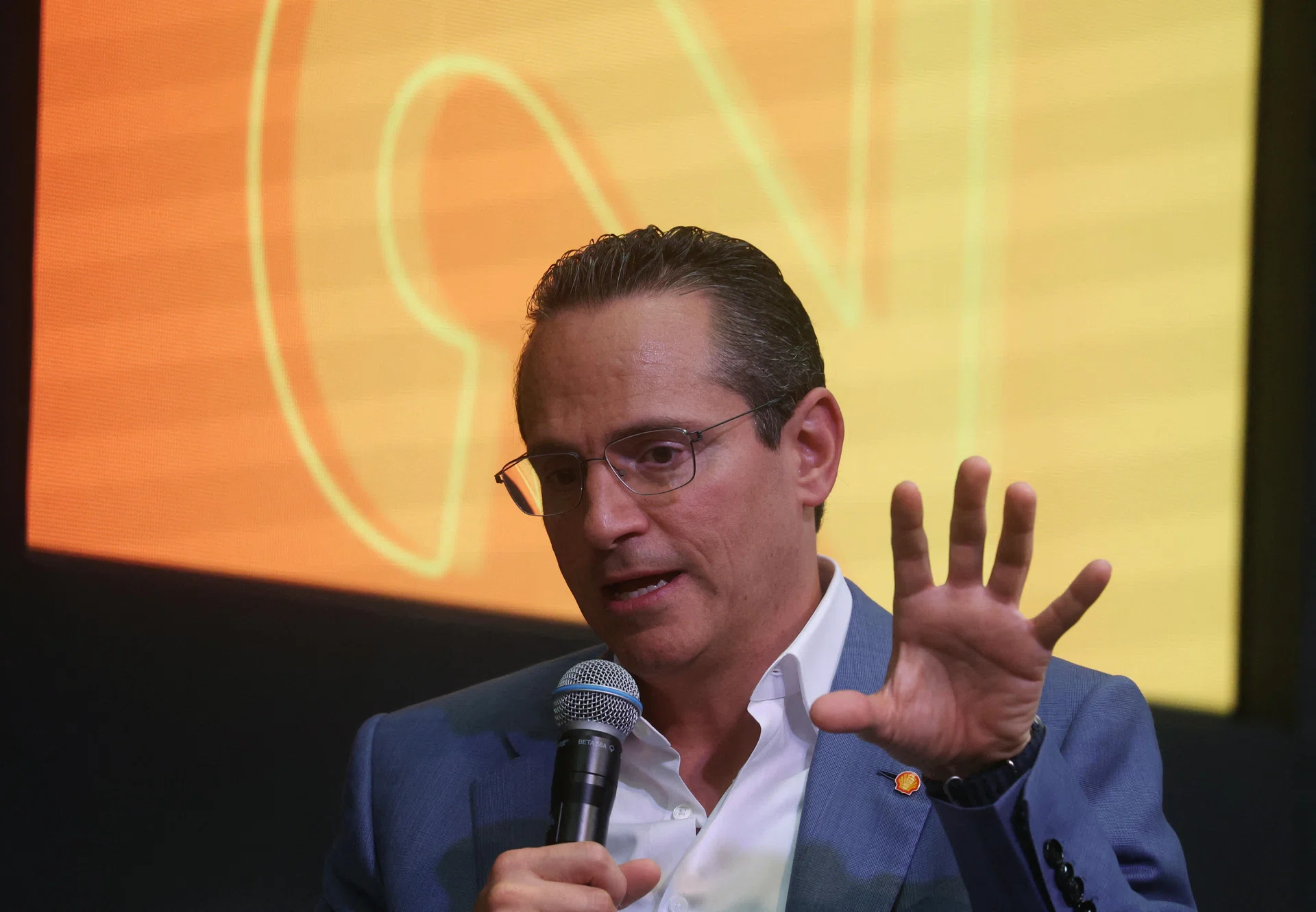 Shell employees voice their ire in company survey as CEO cuts jobs ...