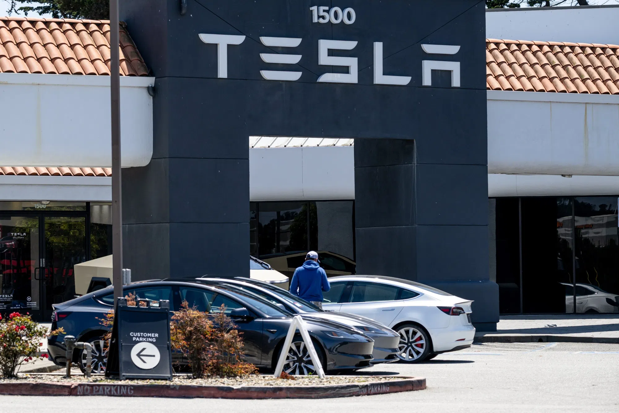 Tesla market share in US drops to lowest since 2017 as competition ...