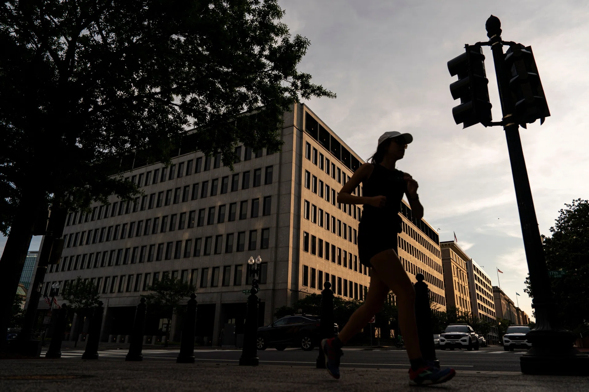 Biggest US banks' capital hike chopped in half in latest plan by ...