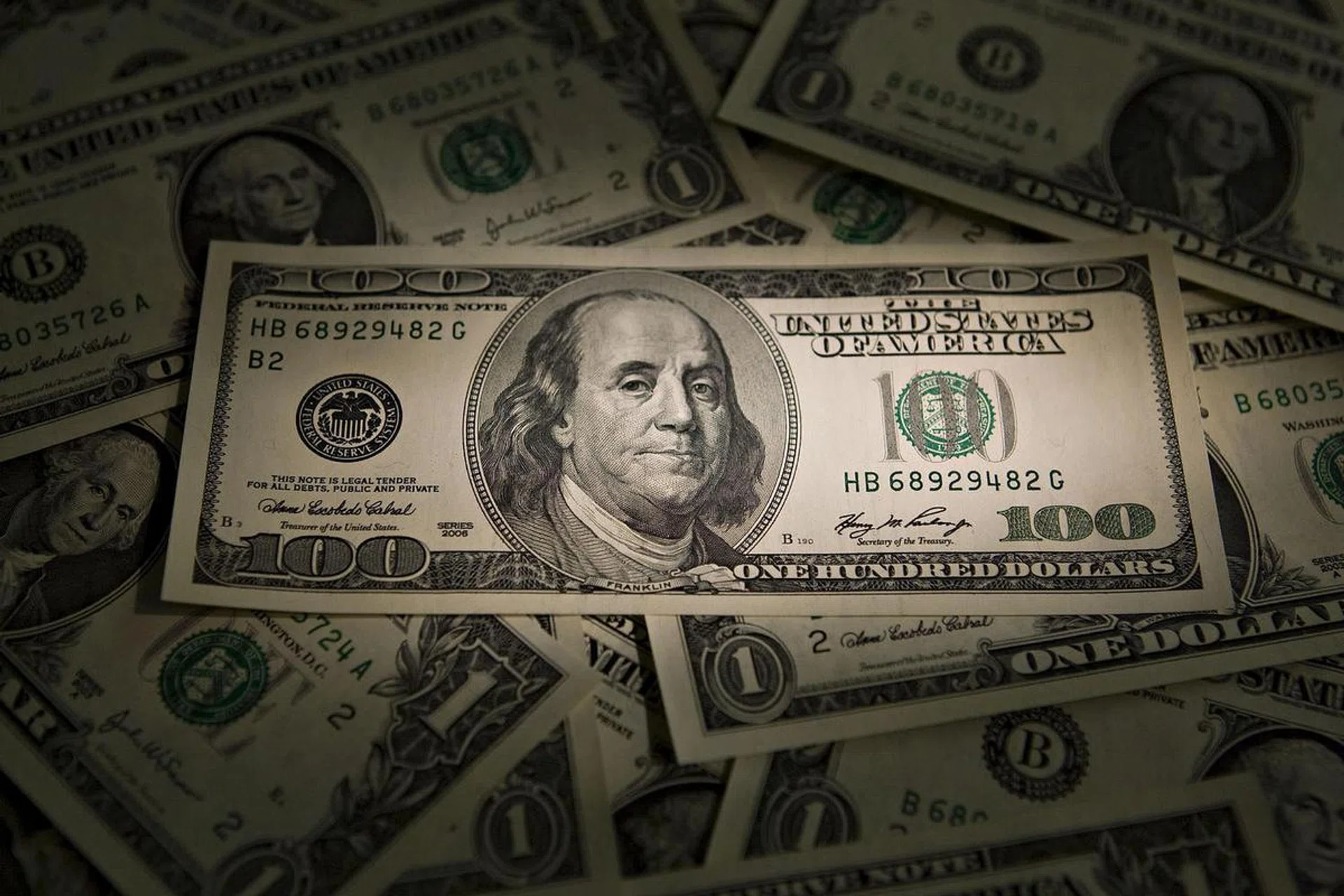 US dollar treads water ahead of data, sterling nears post-Brexit lows ...