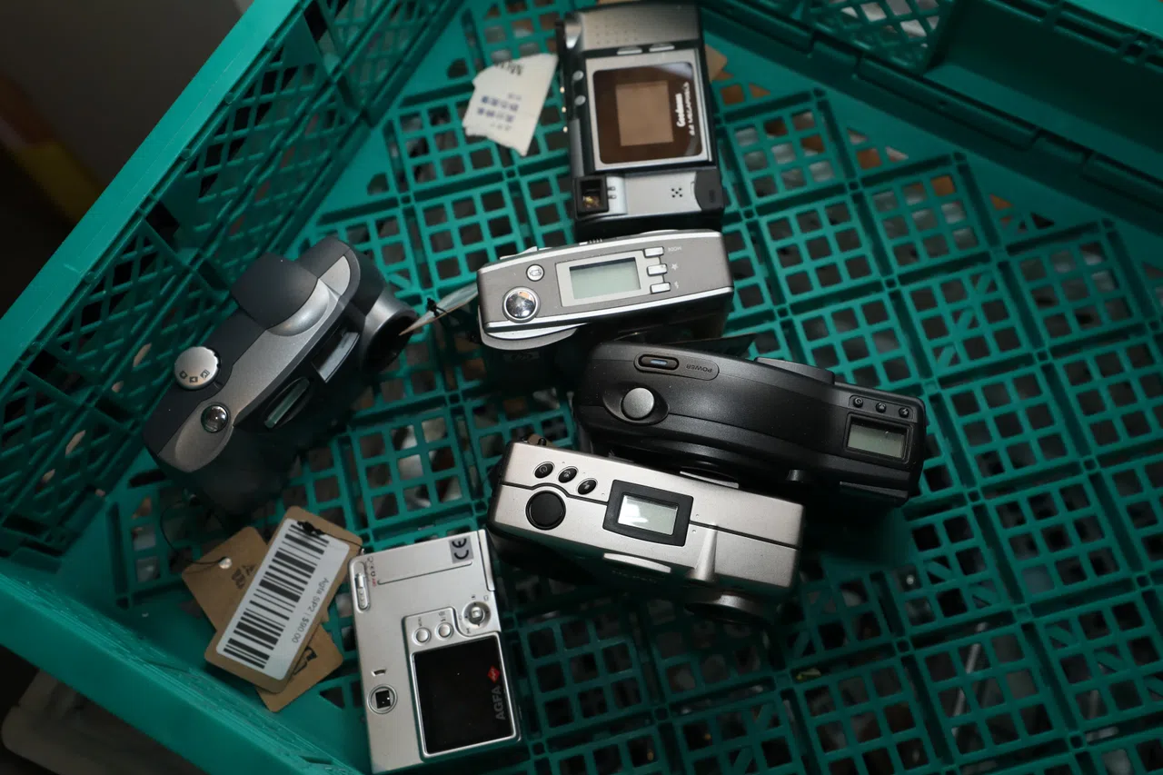 Gen Zs ride nostalgia wave to bring vintage digicams back in style ...