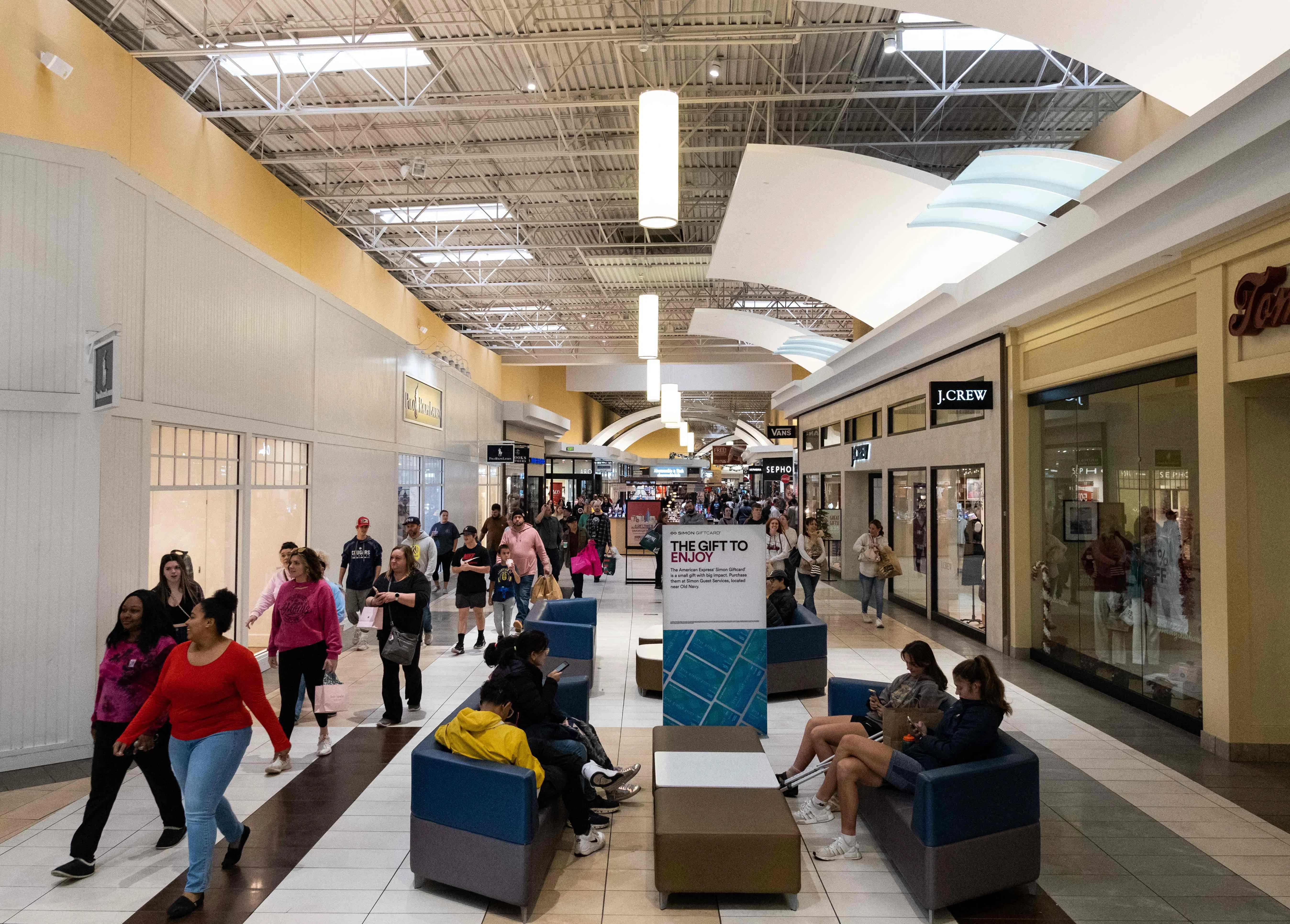 US consumer spending falls in January; monthly inflation rises - The Business Times