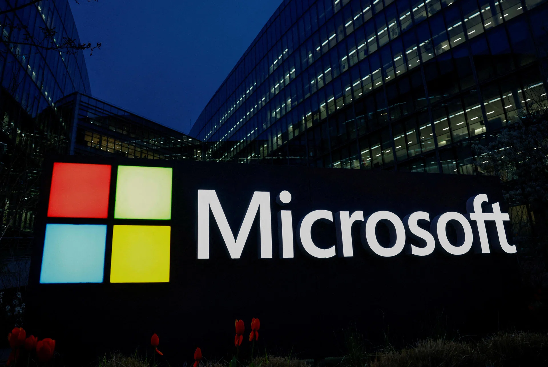 Microsoft unveils zero-water data centres to reduce AI climate impact ...