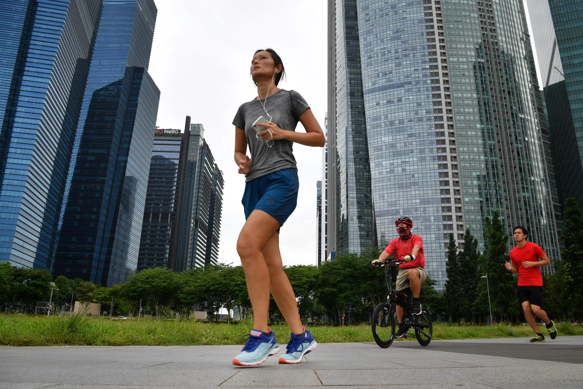 Declining physical health putting a strain on Singapore workers’ mental ...