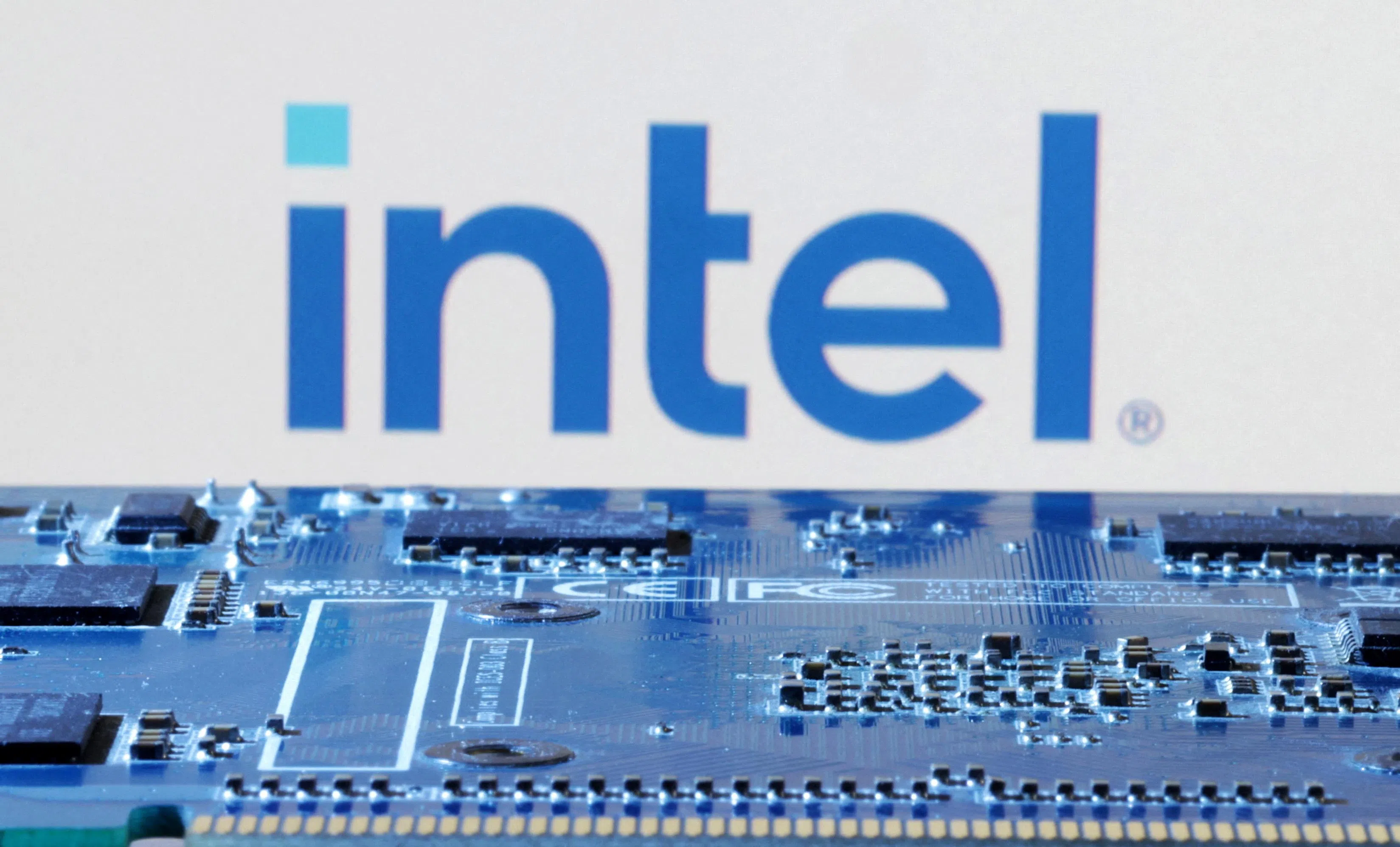 Three Intel senior executives to retire amid manufacturing shake up ...