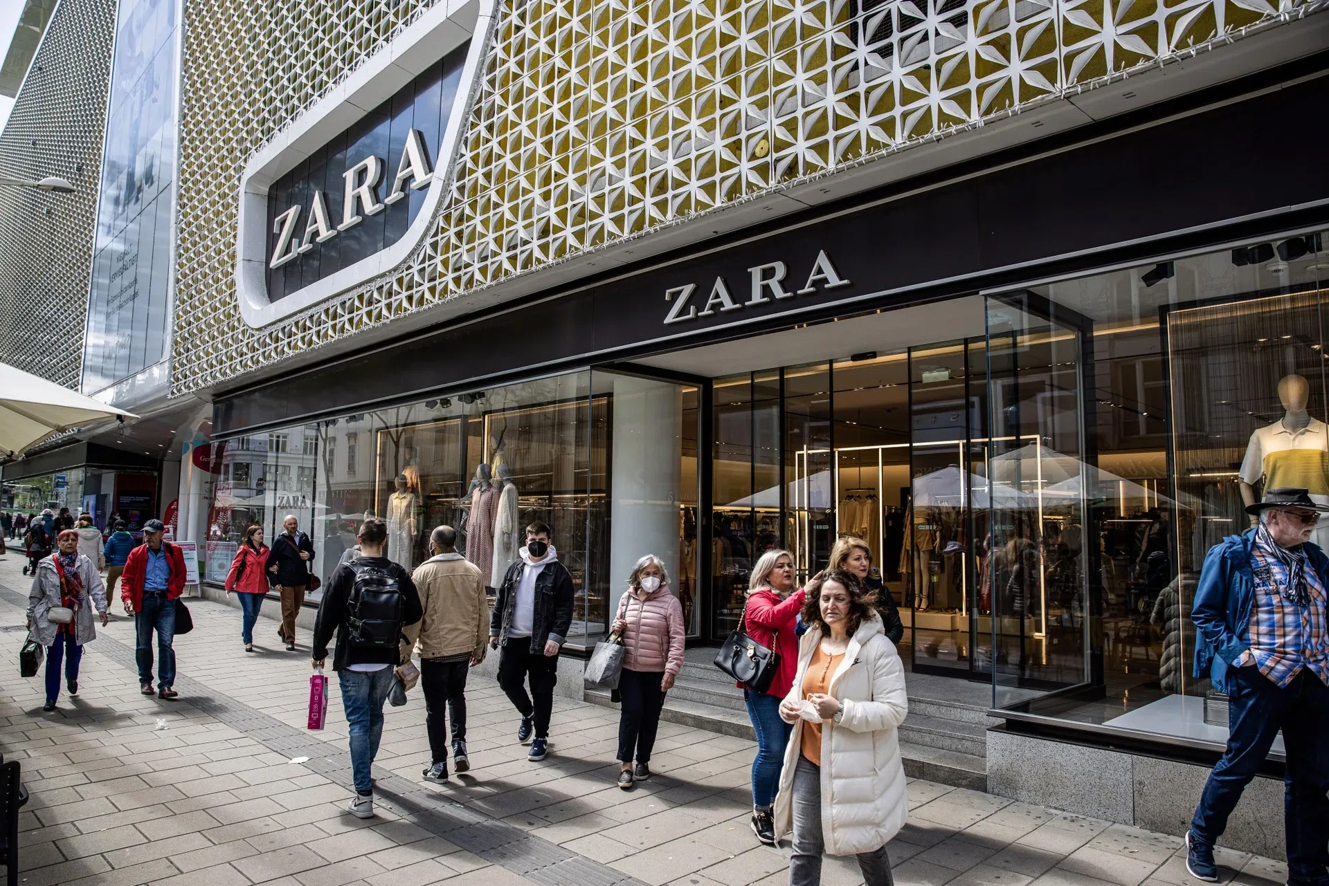 Zara owner Inditex’s sales growth slows as holiday shopping begins - The Business Times