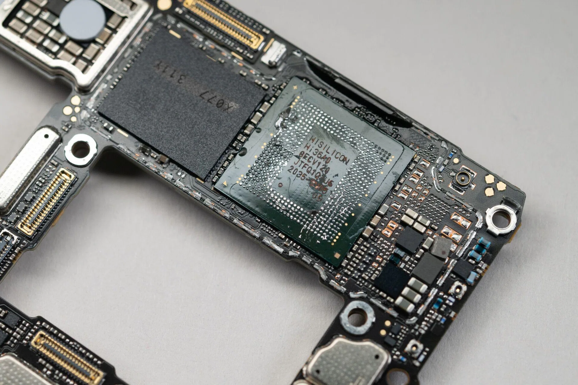 Huawei used years-old Hynix memory tech in Mate 60 phones - The ...