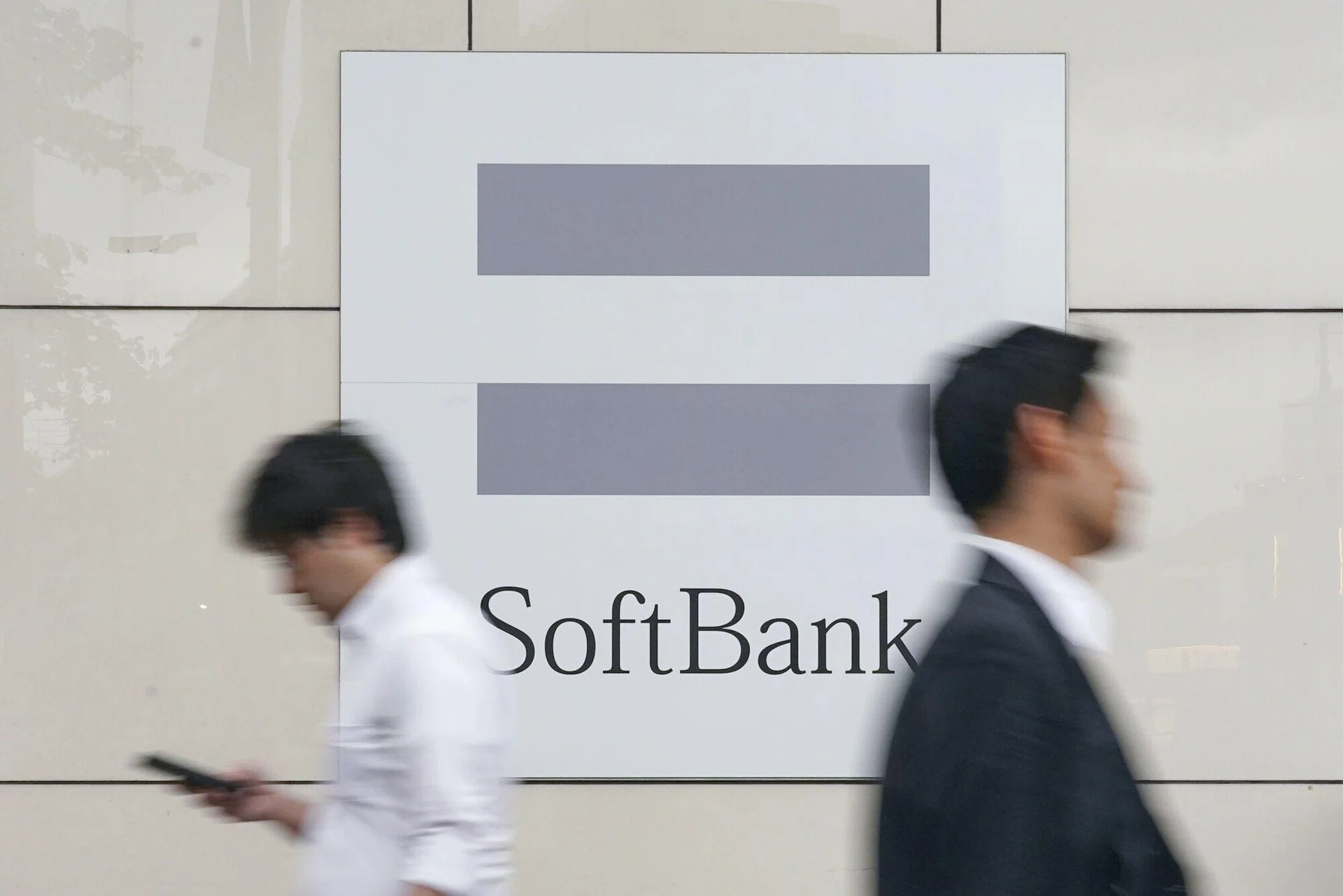 SoftBank plans 550 billion yen bond in Japan, adding to jumbo deals ...