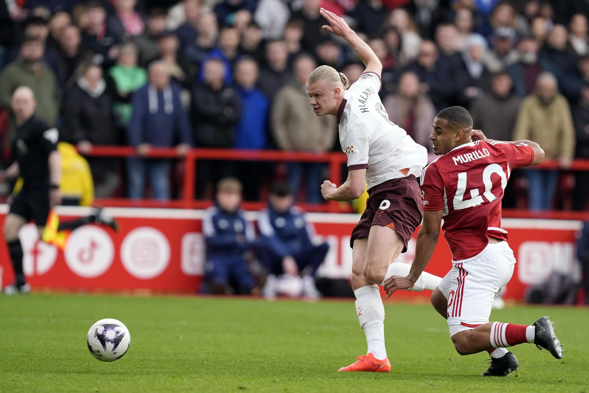 Relentless Man City keep pressure on Arsenal in Premier League title ...