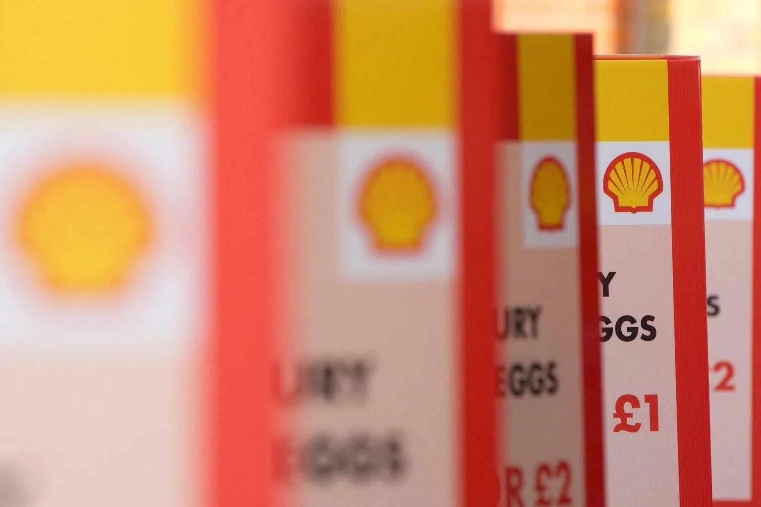 Shell shareholders vote on name change, move to London