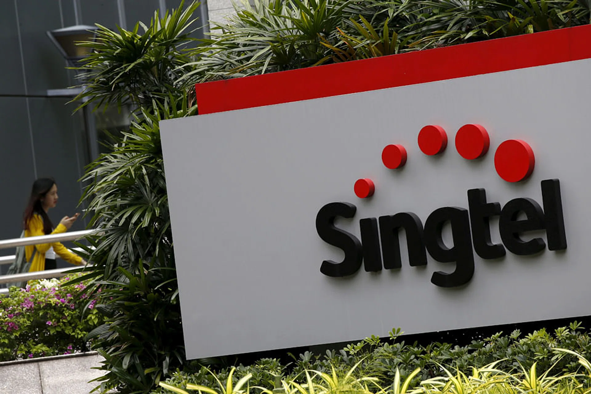 Compass, SingNet in copyright fight over alleged Singtel TV ...