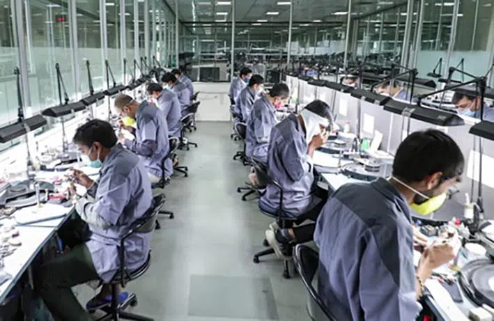 India built the world’s biggest office in hopes of dominating diamond ...