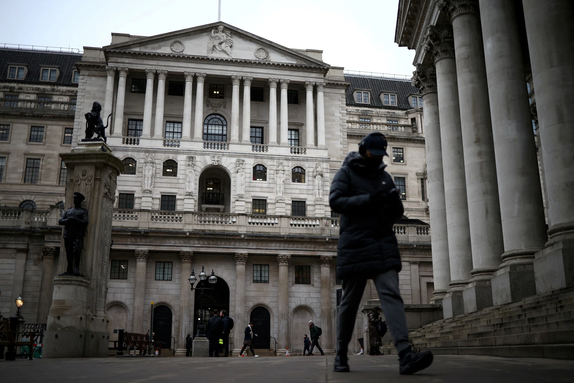 BOE bond selling creates arbitrage opportunity for UK banks - The ...