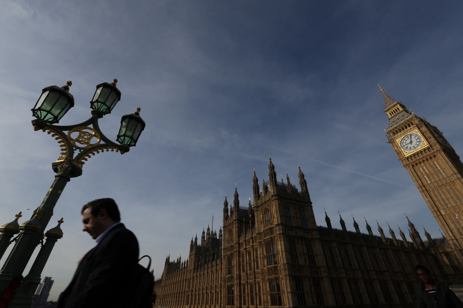 UK watchdog clarifies post-Brexit conditions for share trading licences ...