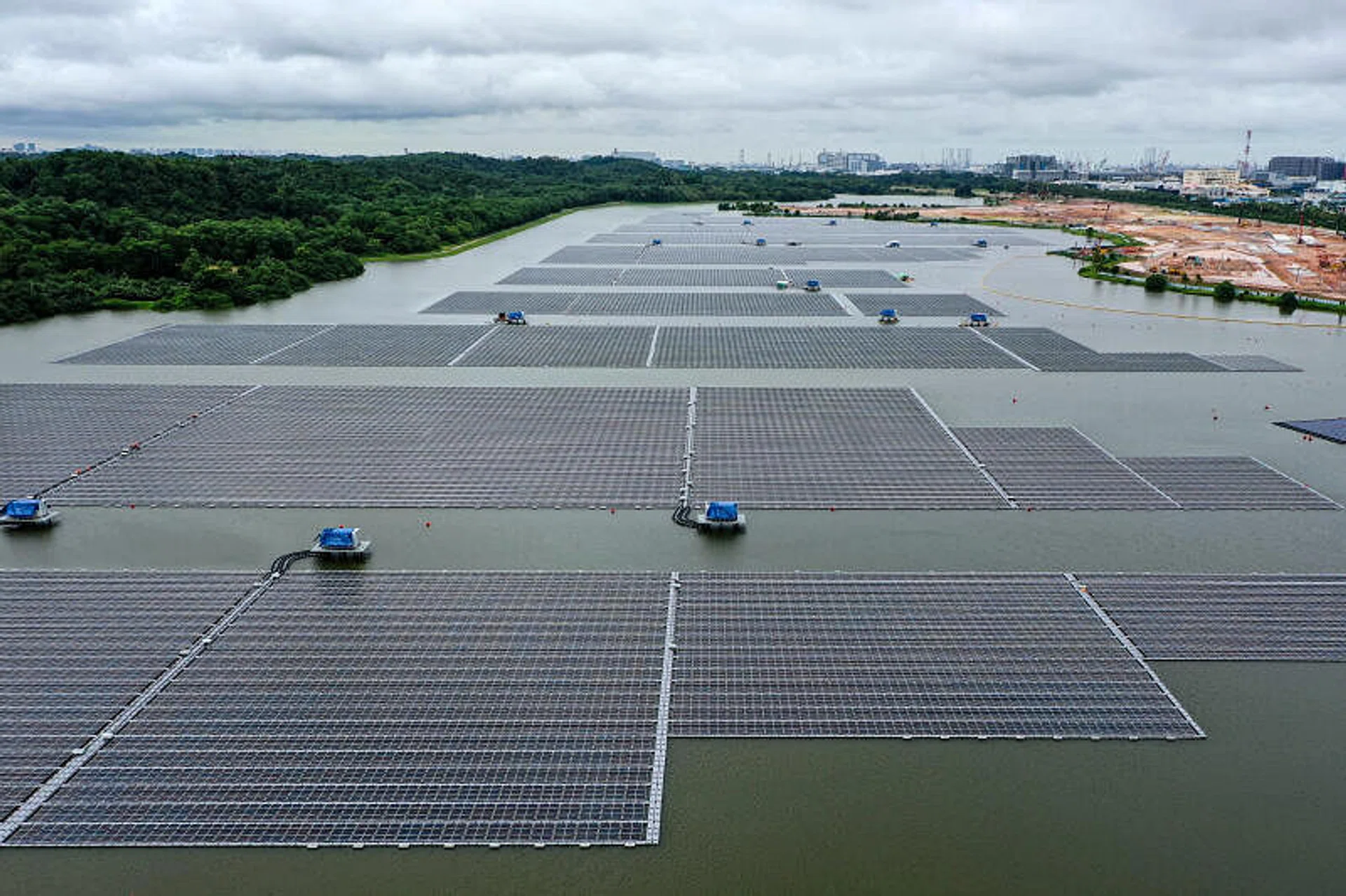 Sembcorp, PUB open one of world's largest floating solar farms on ...