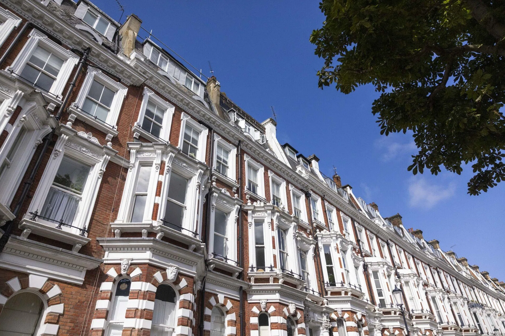 Hedge fund traders snap up some of London's priciest mansions - The ...