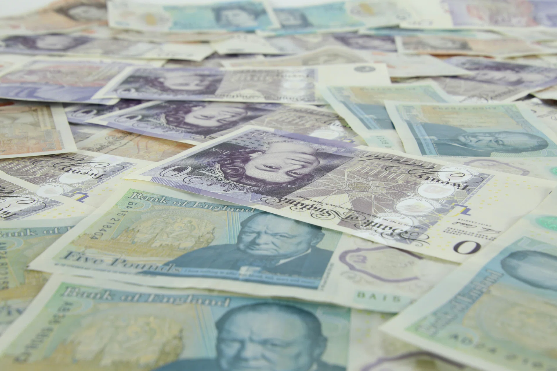 UK's banknote innovation brings damaged money down - The Business Times