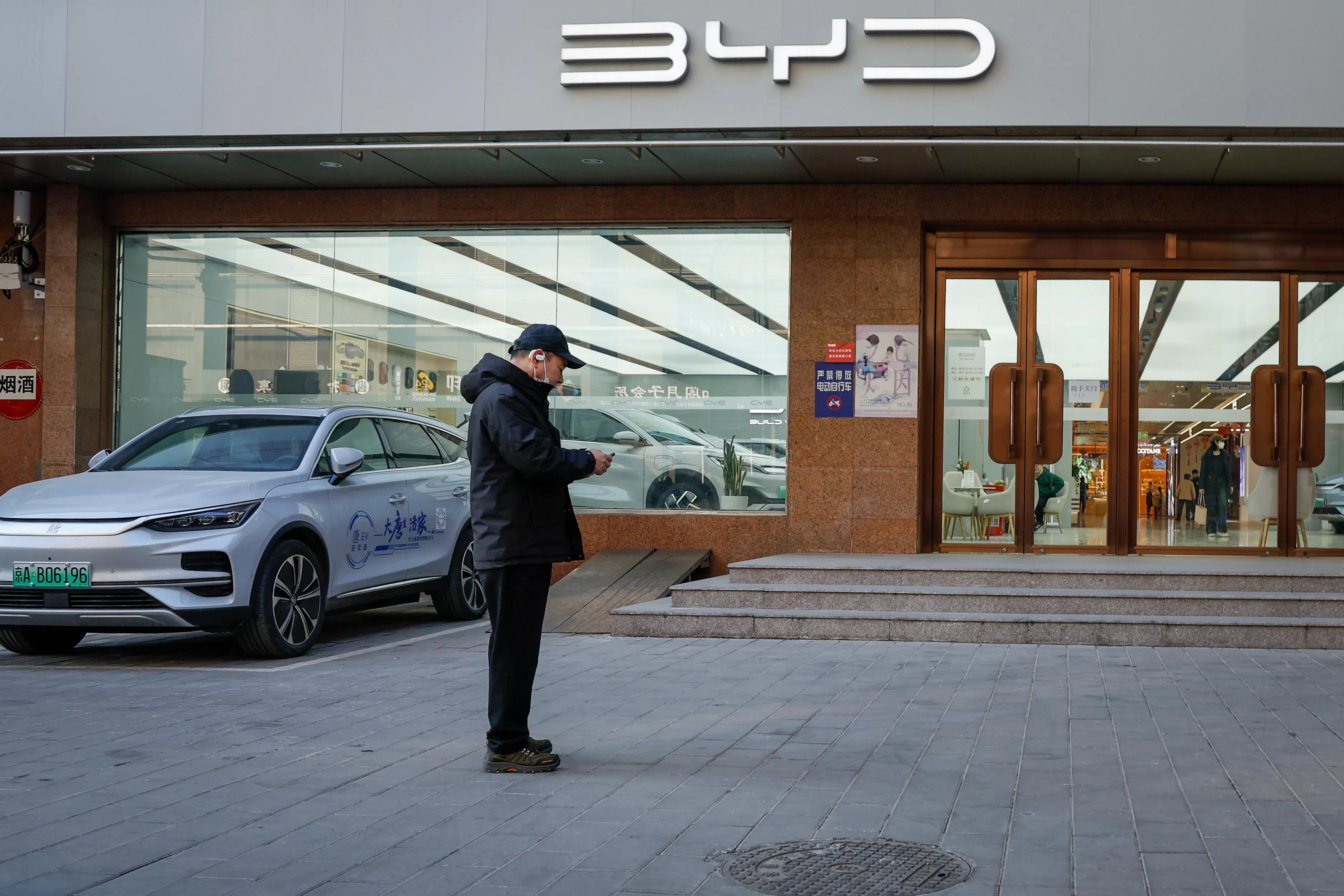 BYD’s biggest bull cuts price target by 23% on dimmer outlook - The ...