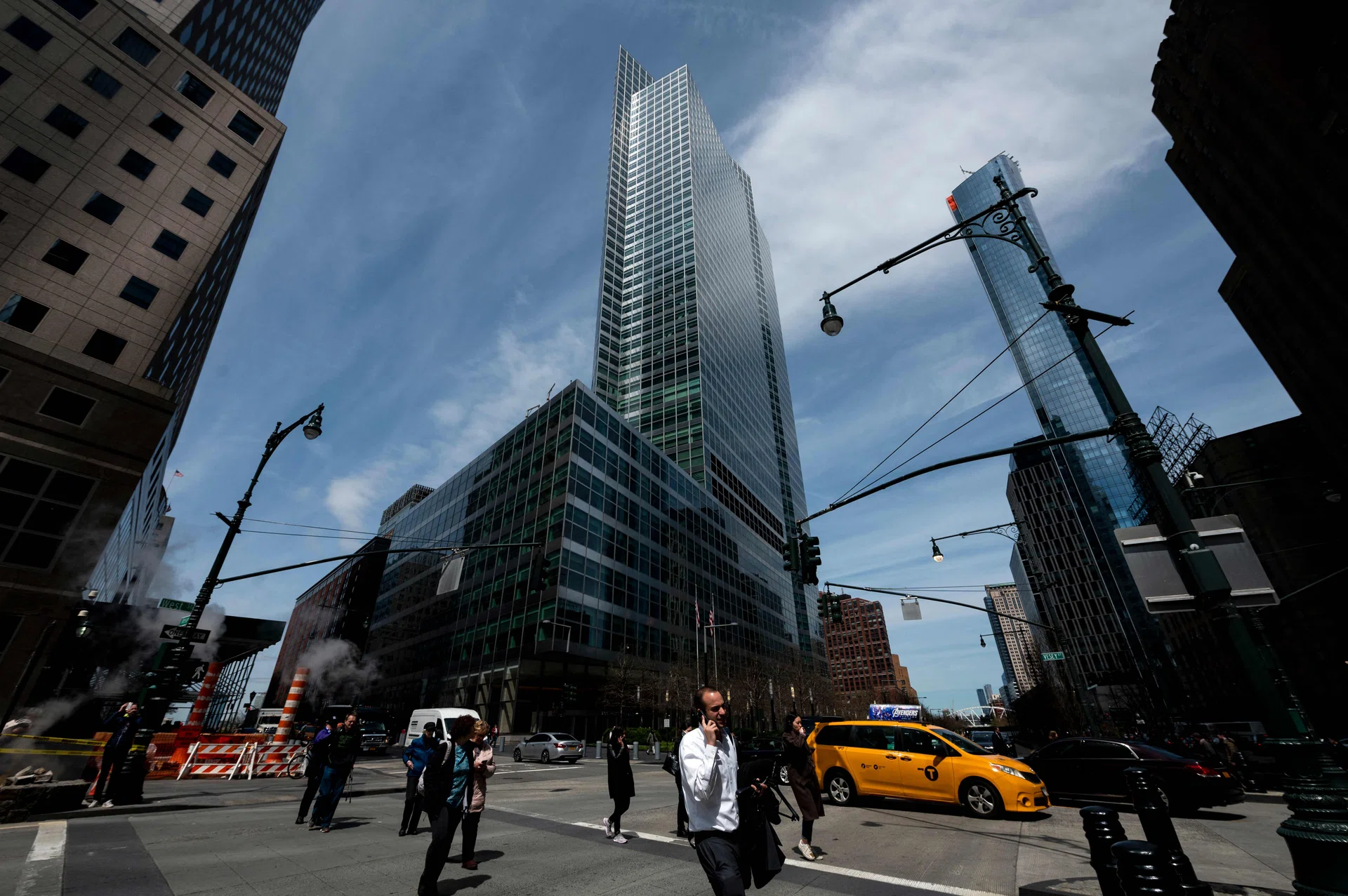 Top bankers chase a big payday by defecting to private credit - The ...