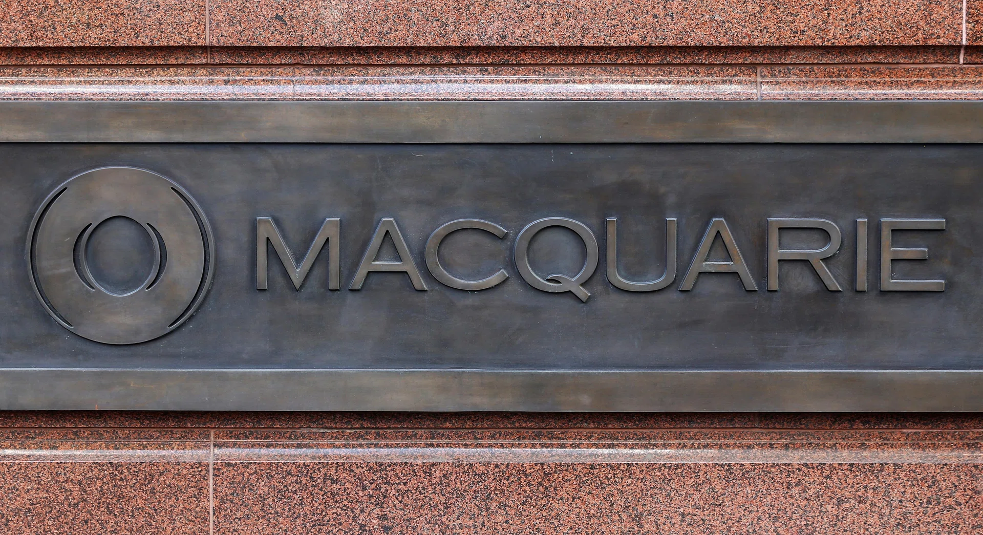 Macquarie to invest up to US$5 billion in Applied Digital data centres ...