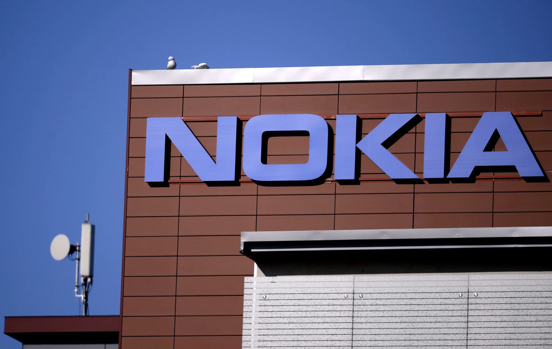 Nokia signs deals worth 910m euros with China Mobile - The Business Times