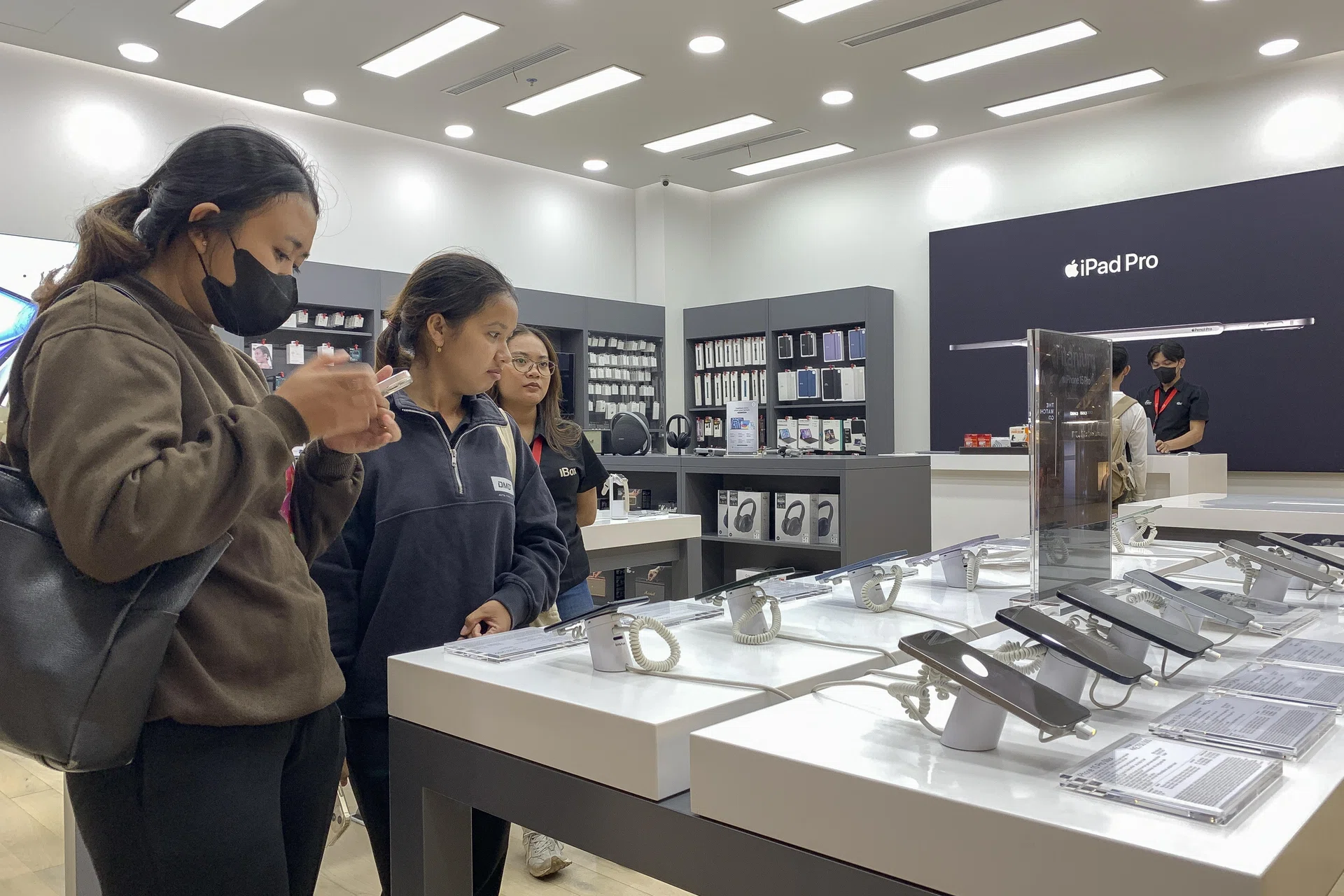 Apple gets local content certificates in Indonesia, still needs more ...