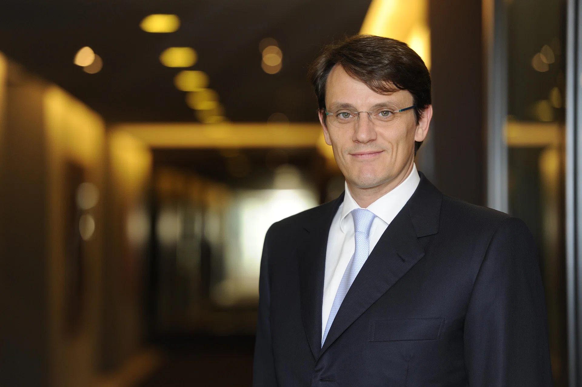 Deutsche Bank to cut senior roles in private bank reorganisation - The ...