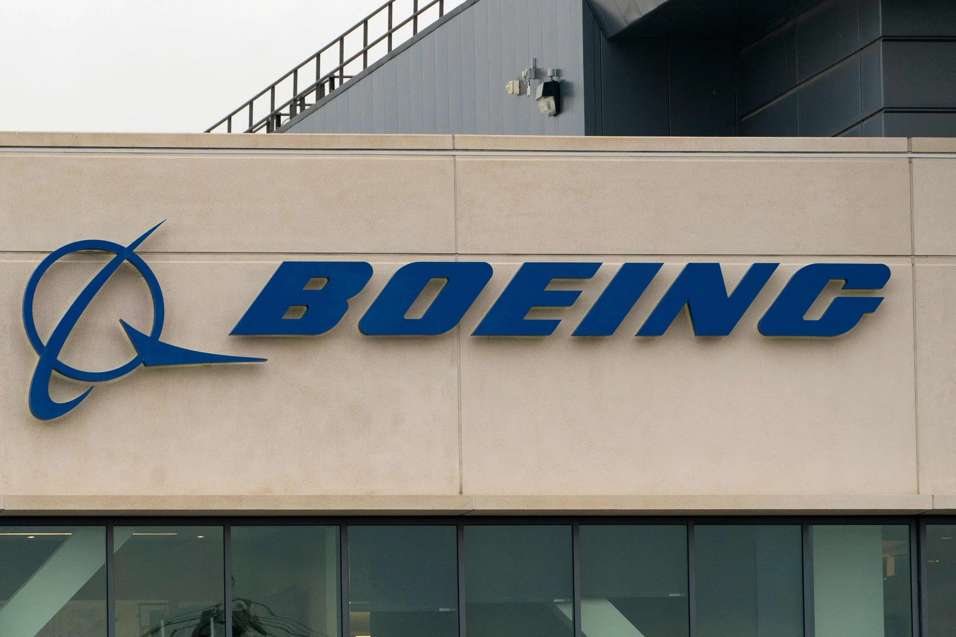Boeing bankers grab up to US$300 million in capital raise fees - The ...