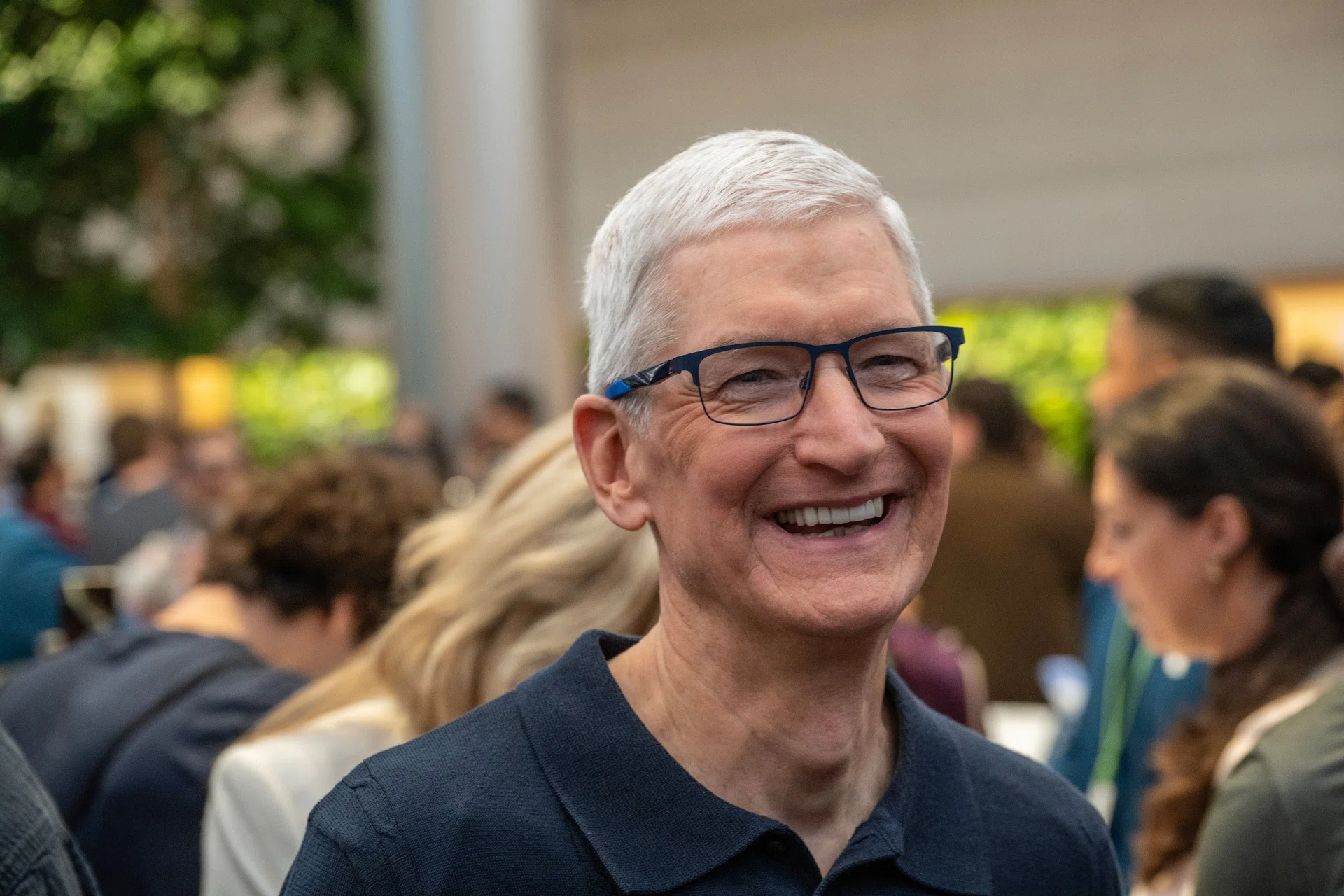 Apple chief returns to China as Beijing prepares to fete CEOs - The ...