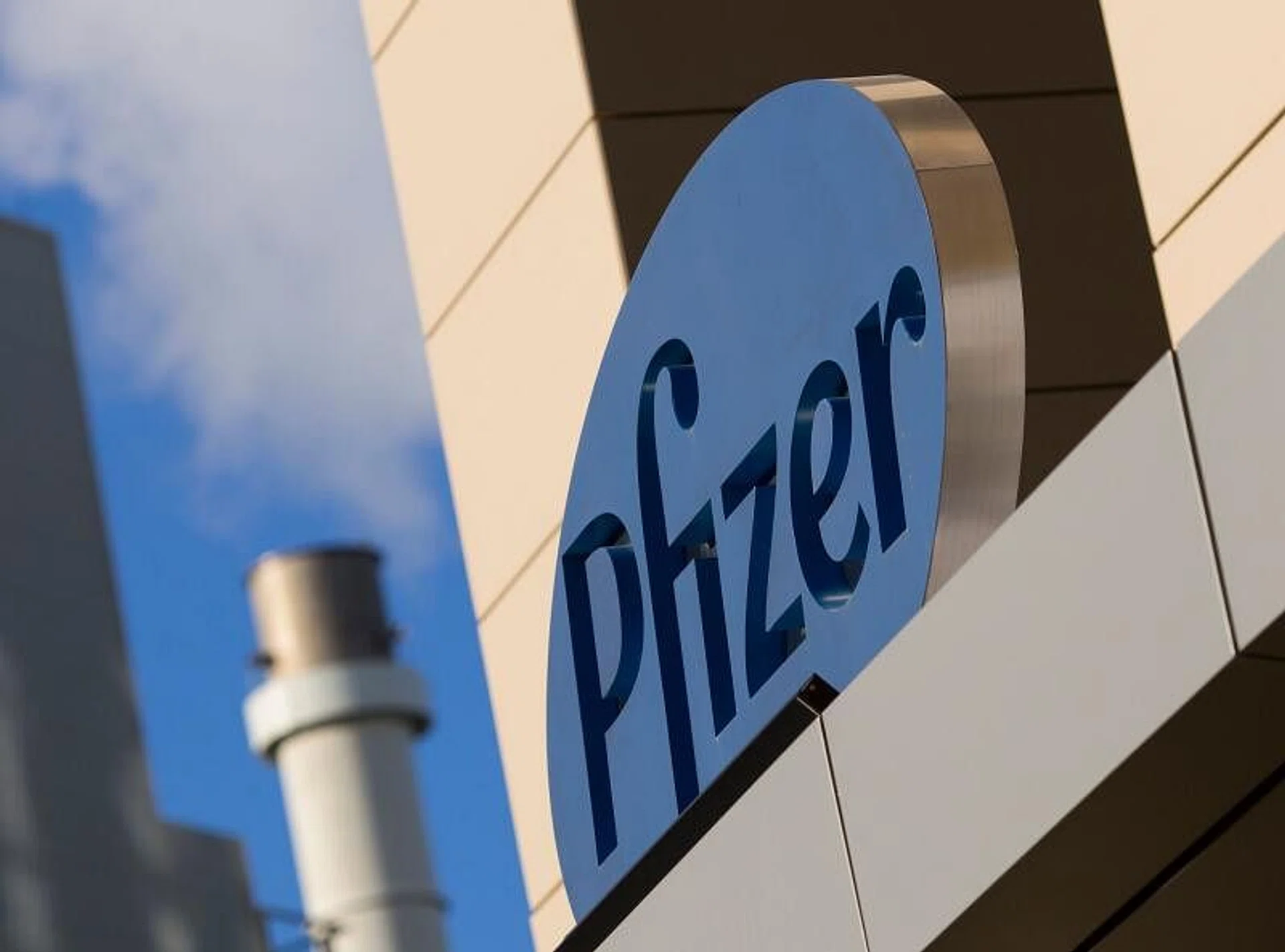 Pfizer, BioNTech say their Covid-19 vaccine is more than 90% effective ...