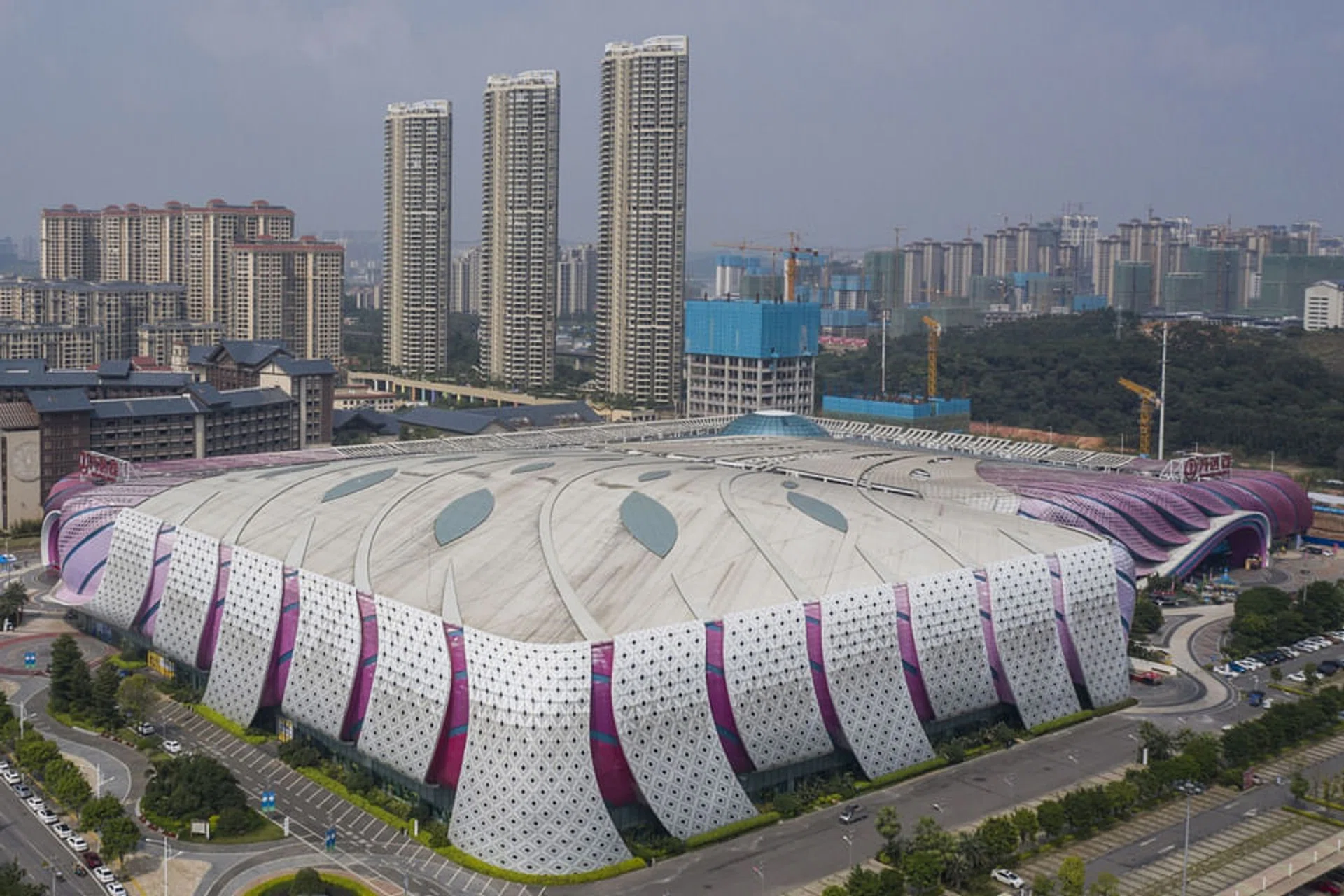 Chinese tycoon who lost US$32b tries to save empire - The Business Times