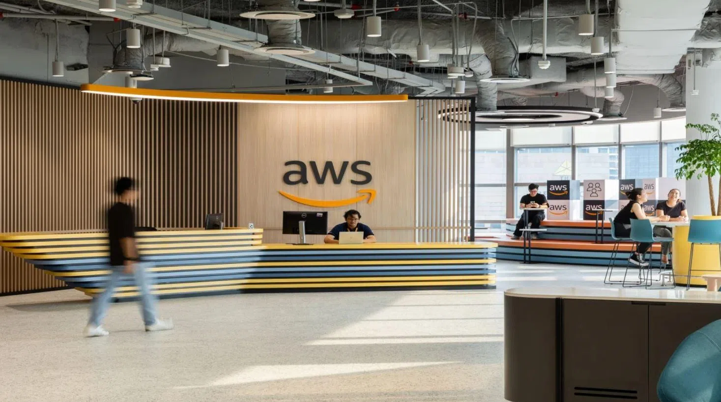 Amazon unveils its first quantum computing chip - The Business Times