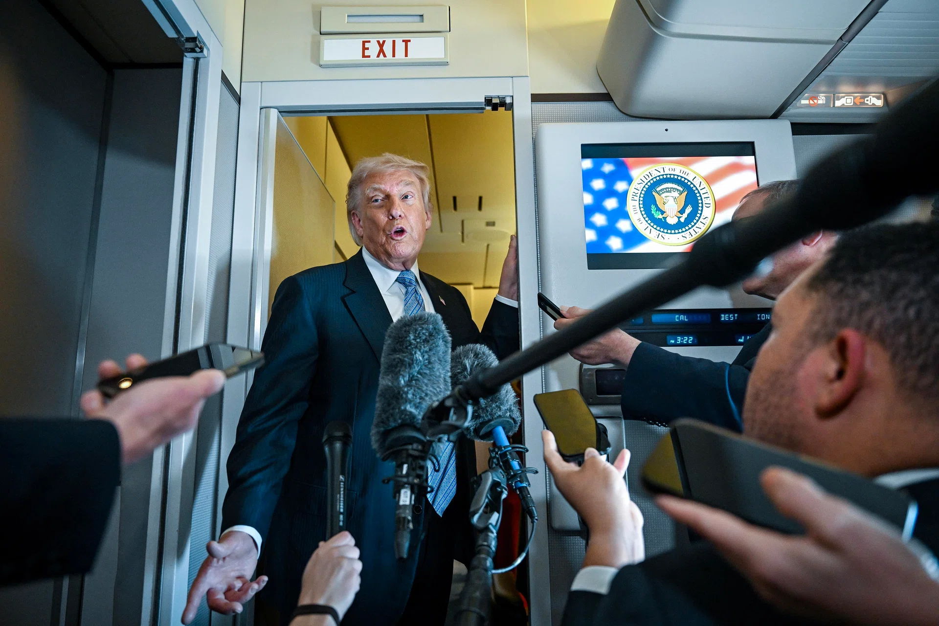 Trump's approval sinks amid unpopular war, darkening GOP prospects ...