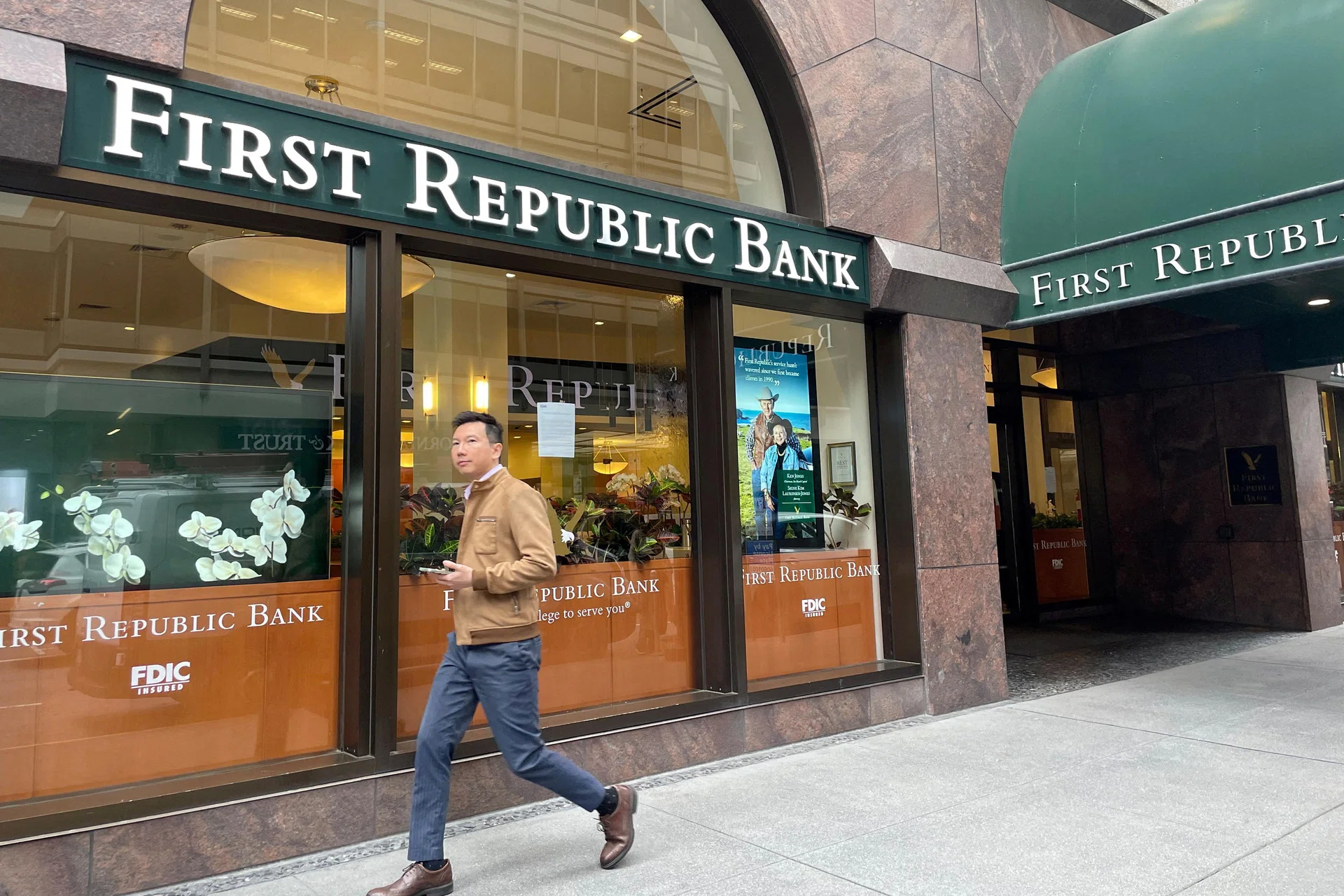 US FDIC is probing former First Republic Bank directors and officers ...