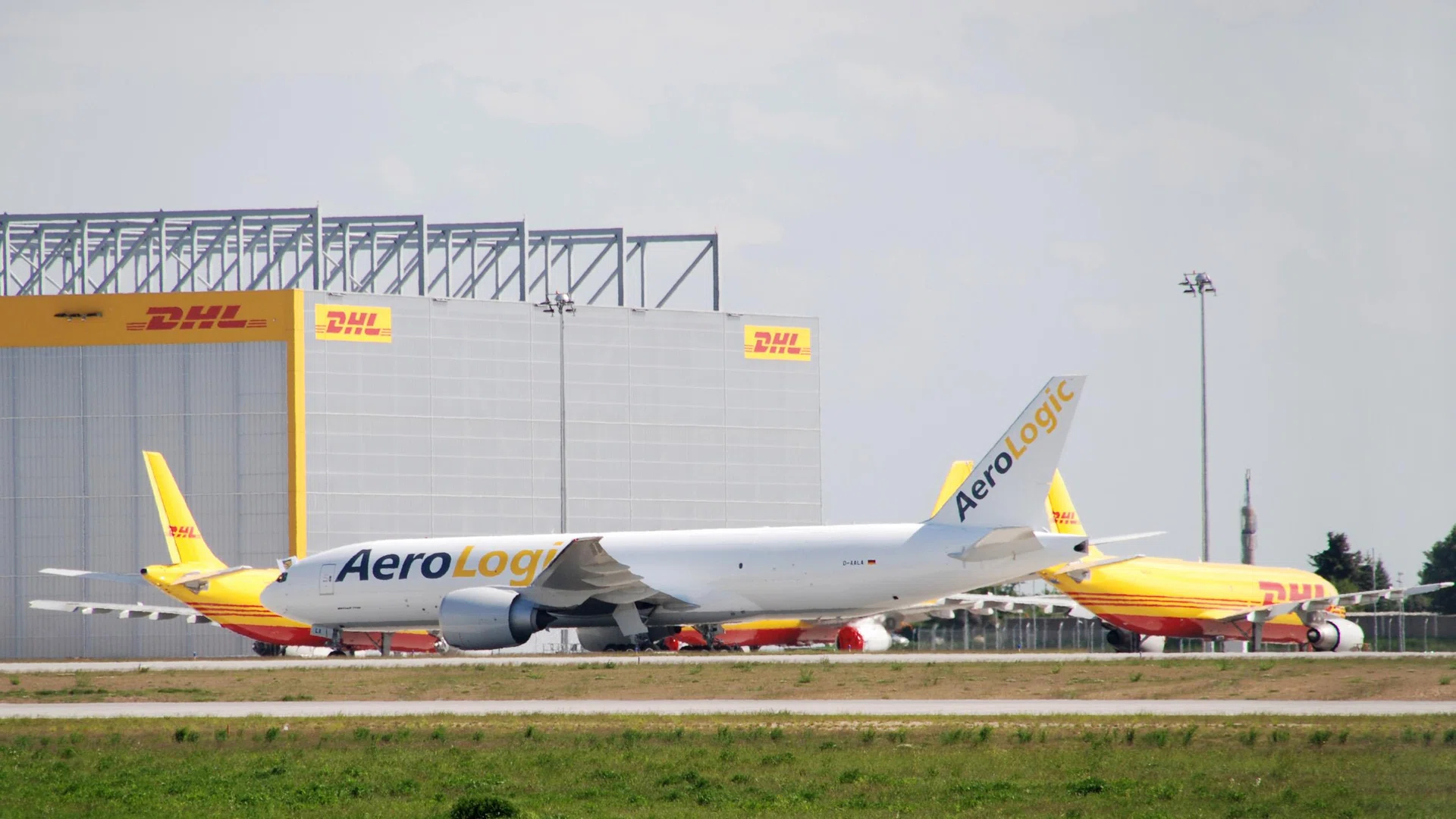 Russia plotted to put incendiary devices on cargo planes, officials say ...