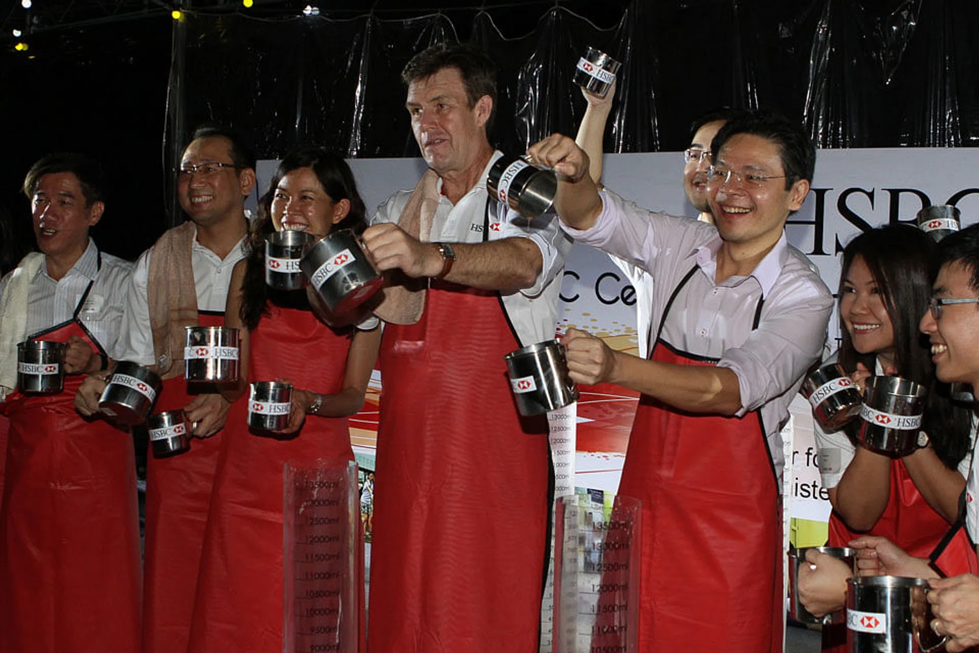 HSBC volunteers 'pull' together for charity - The Business Times