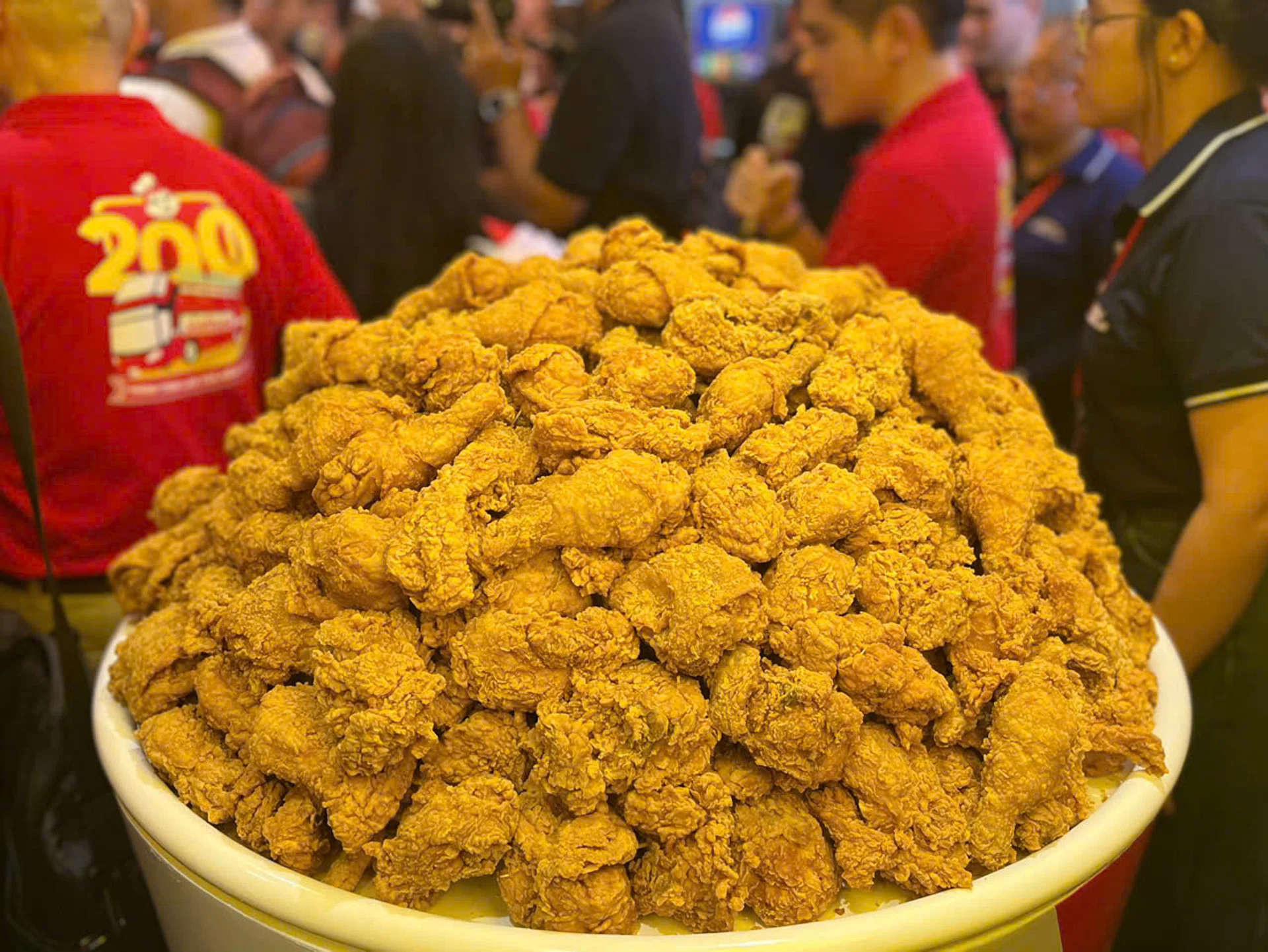 Philippine fast-food chain Jollibee hits 200 stores in Vietnam ...