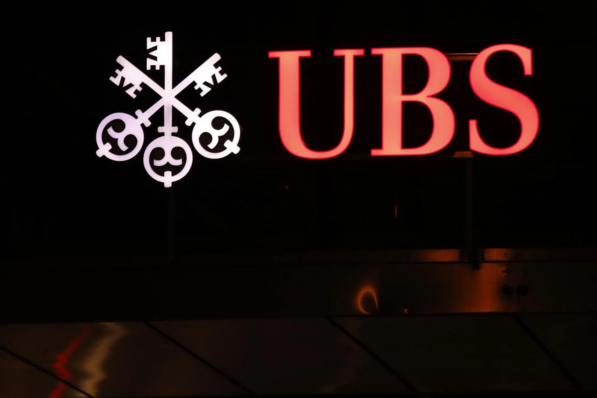 UBS to raise investment bank bonus pool as much as 20% - The Business Times