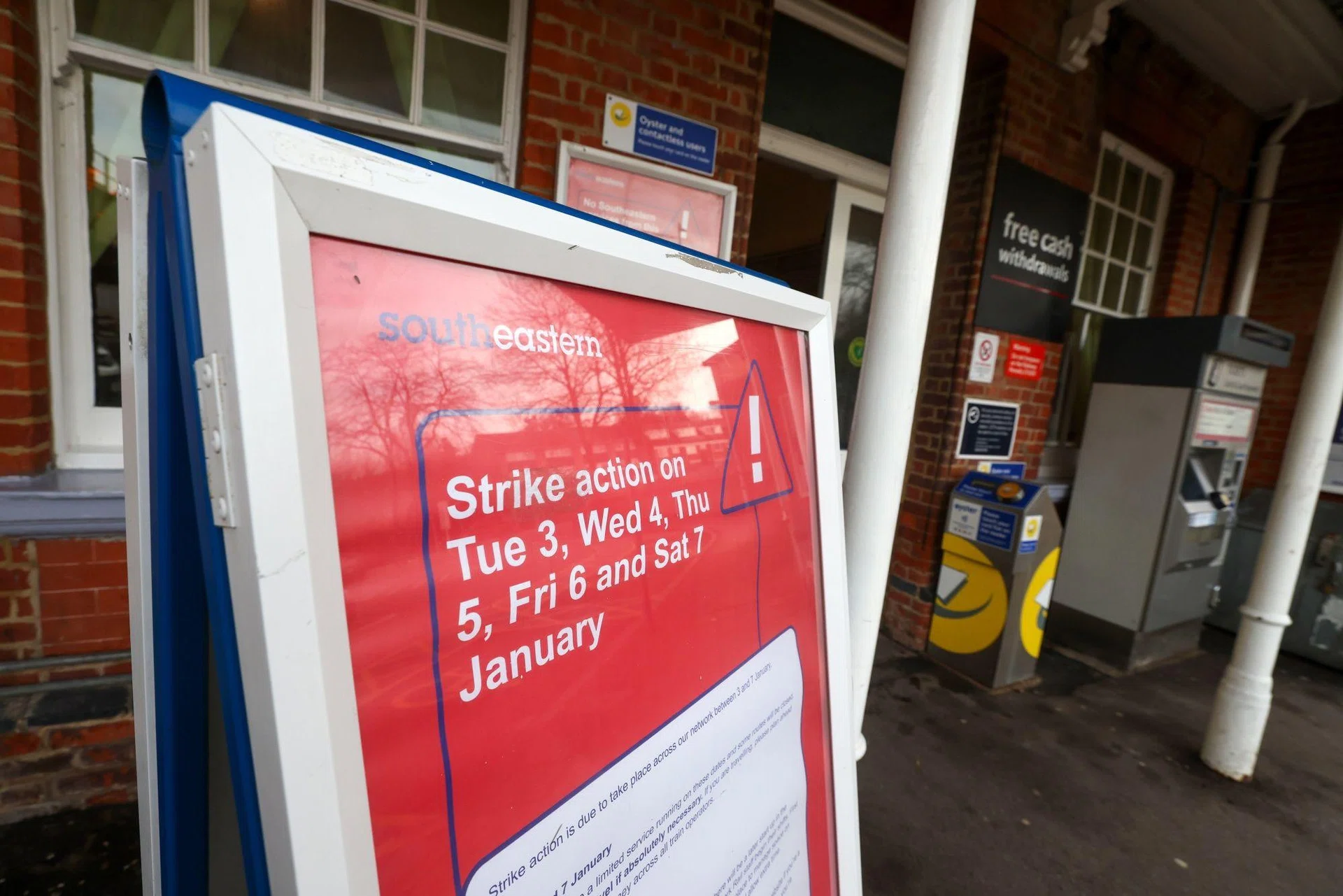 Sunak heads for crunch talks with unions as strikes hobble UK - The Business Times