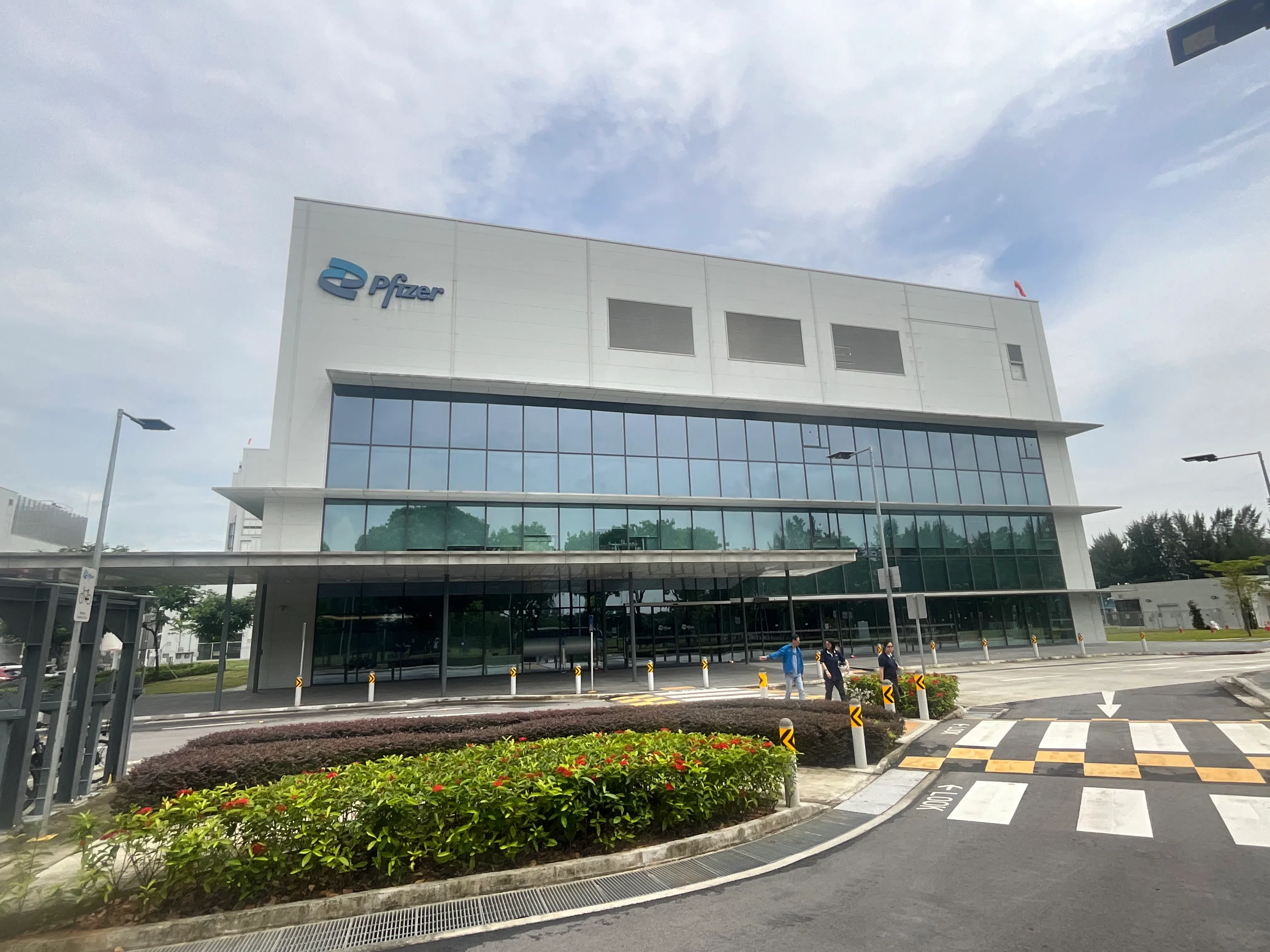 Pfizer opens S$1 billion high-tech extension in Singapore to make key ...